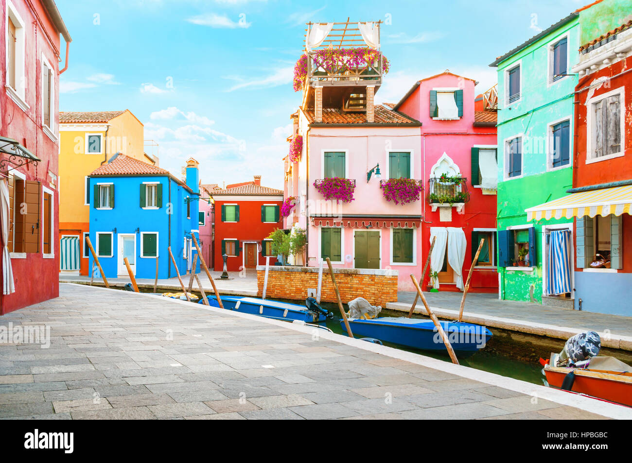 Italienisches gebäude -Fotos und -Bildmaterial in hoher Auflösung – Alamy