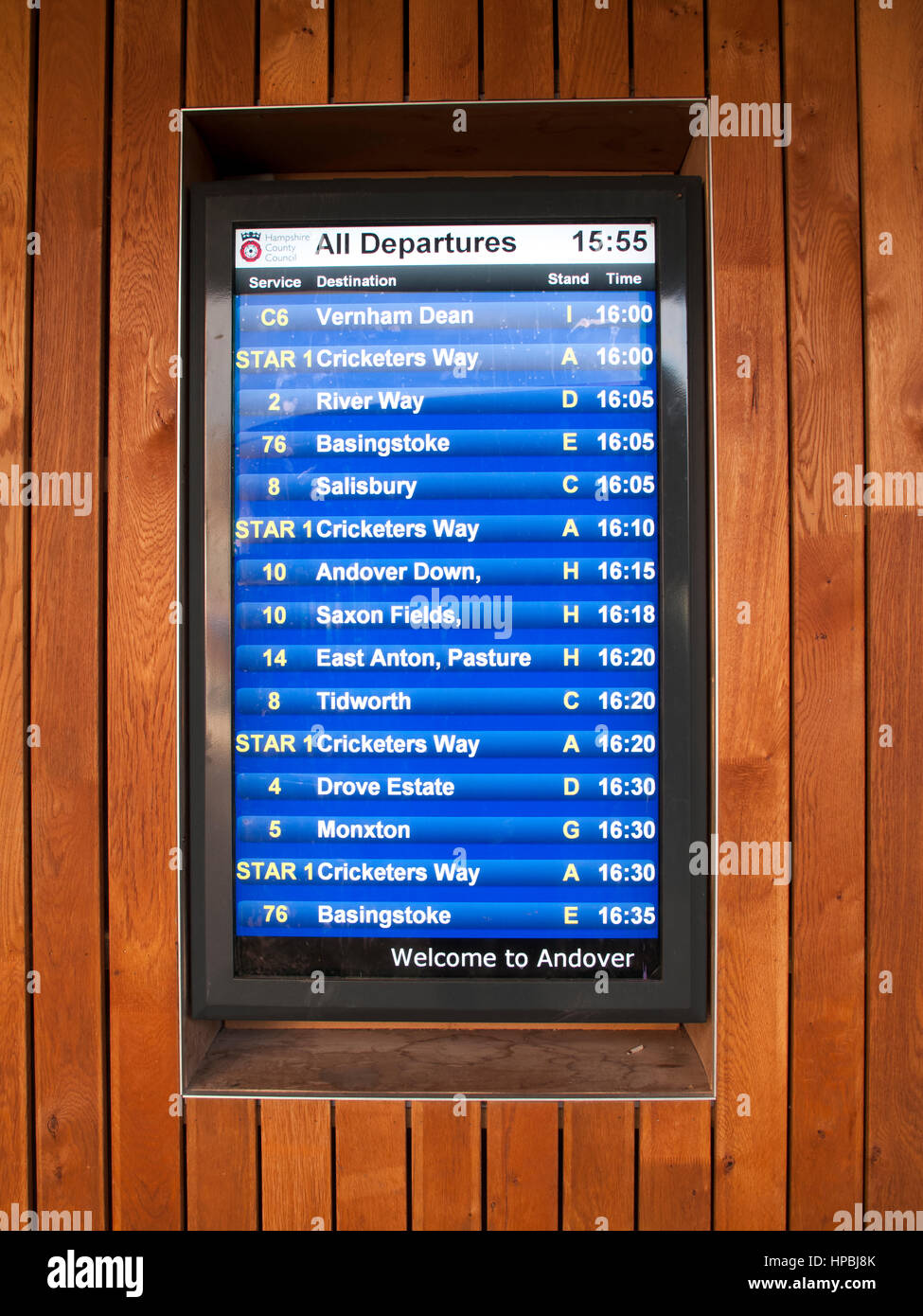 Andover Bus Station digitale Abfahrt Hinweisschild Stockfotografie - Alamy