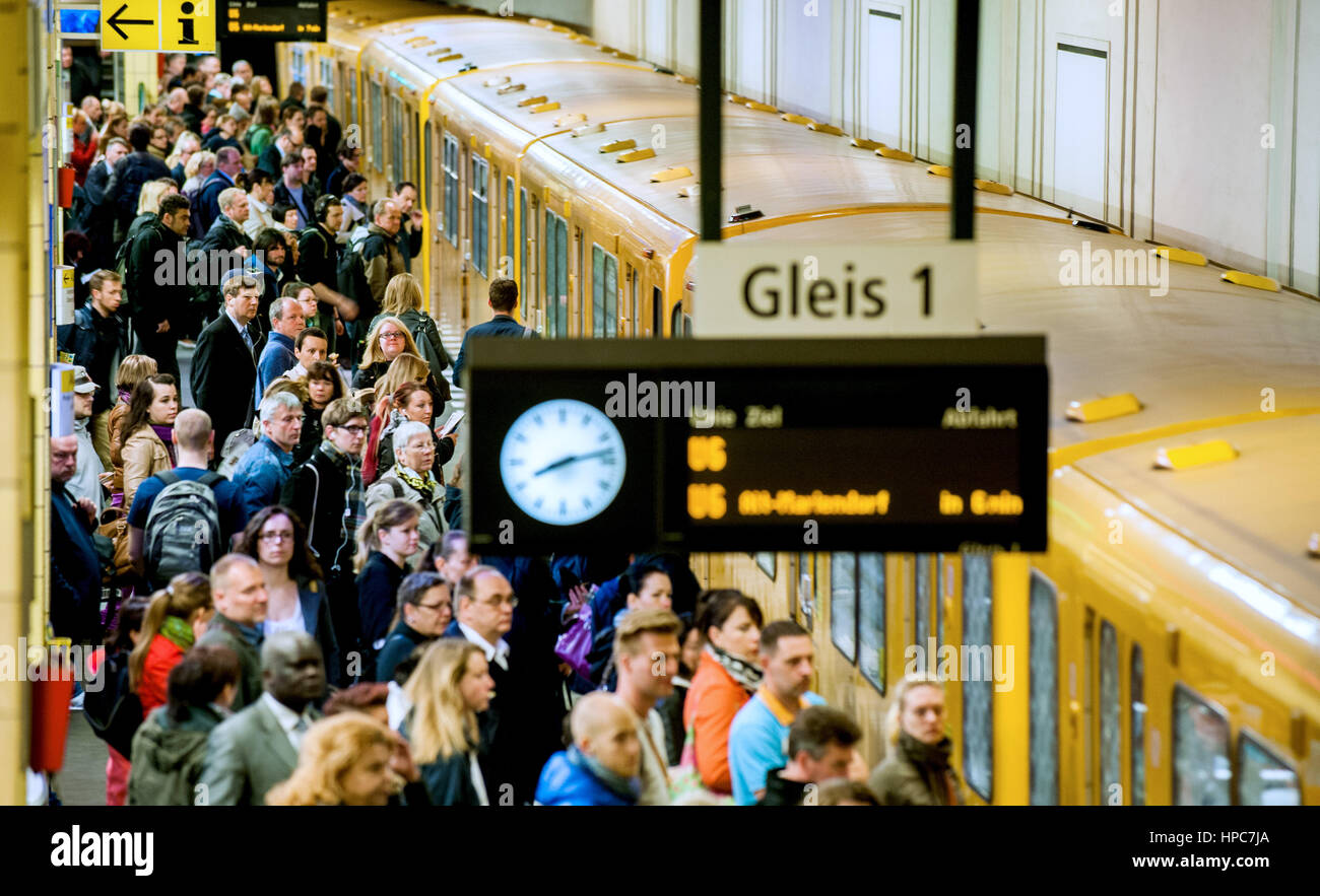 U bahnlinie u6 -Fotos und -Bildmaterial in hoher Auflösung – Alamy