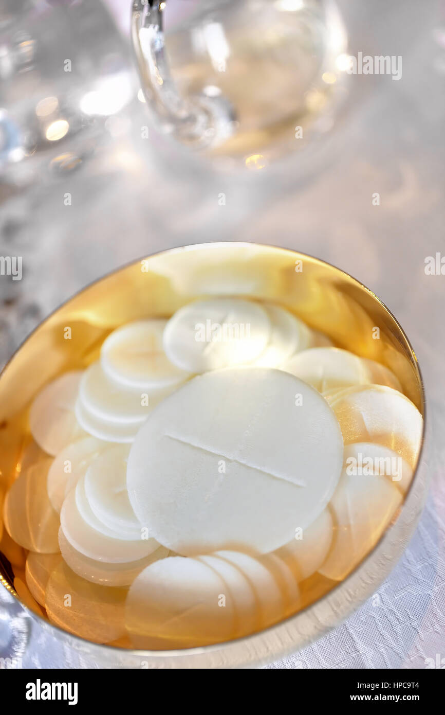 Chalice And Host Stockfotos und -bilder Kaufen - Alamy