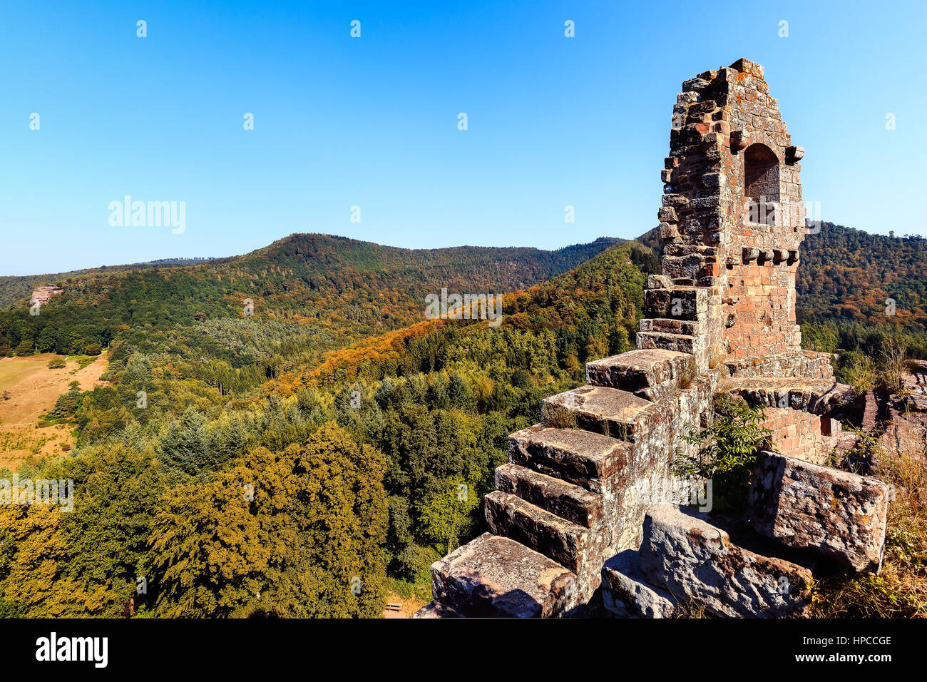 Schloss fleckenstein im pfalzwald -Fotos und -Bildmaterial in hoher ...