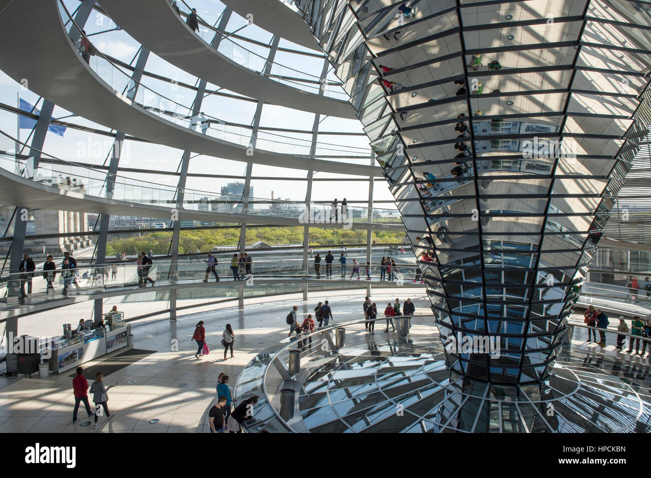 Berlin reichstag kuppel -Fotos und -Bildmaterial in hoher Auflösung – Alamy