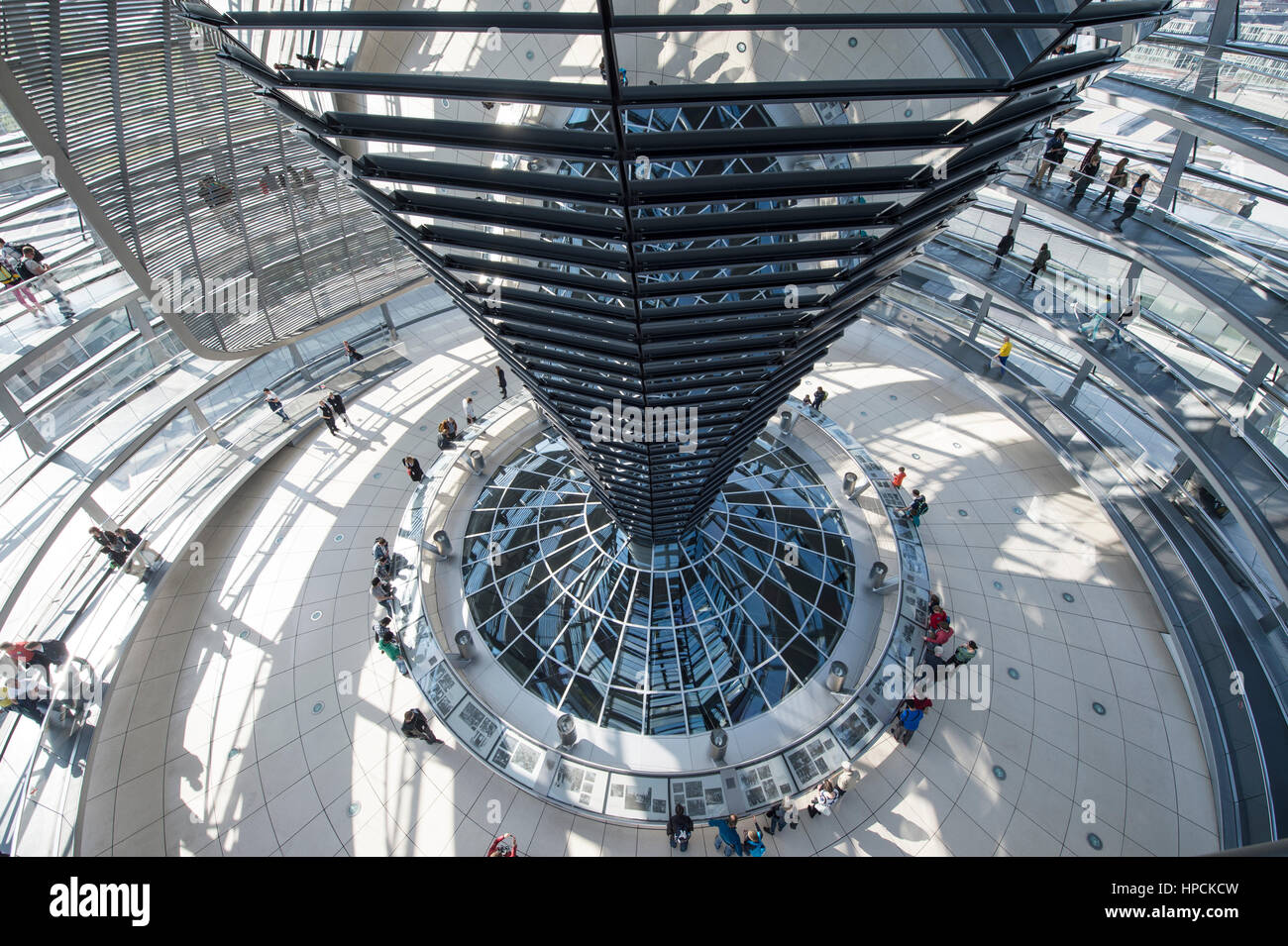 Berlin reichstag kuppel -Fotos und -Bildmaterial in hoher Auflösung – Alamy