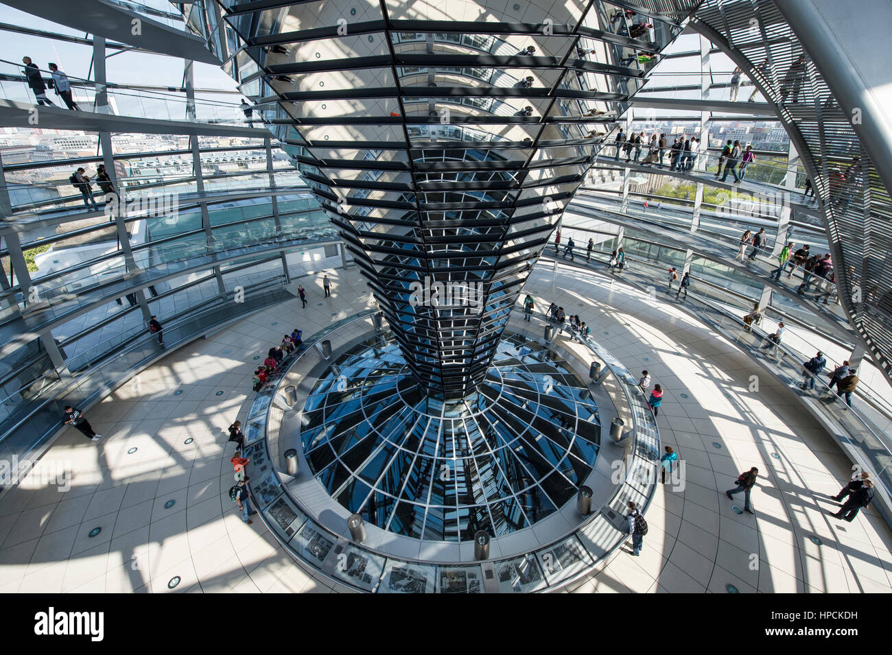 Berlin reichstag kuppel -Fotos und -Bildmaterial in hoher Auflösung – Alamy