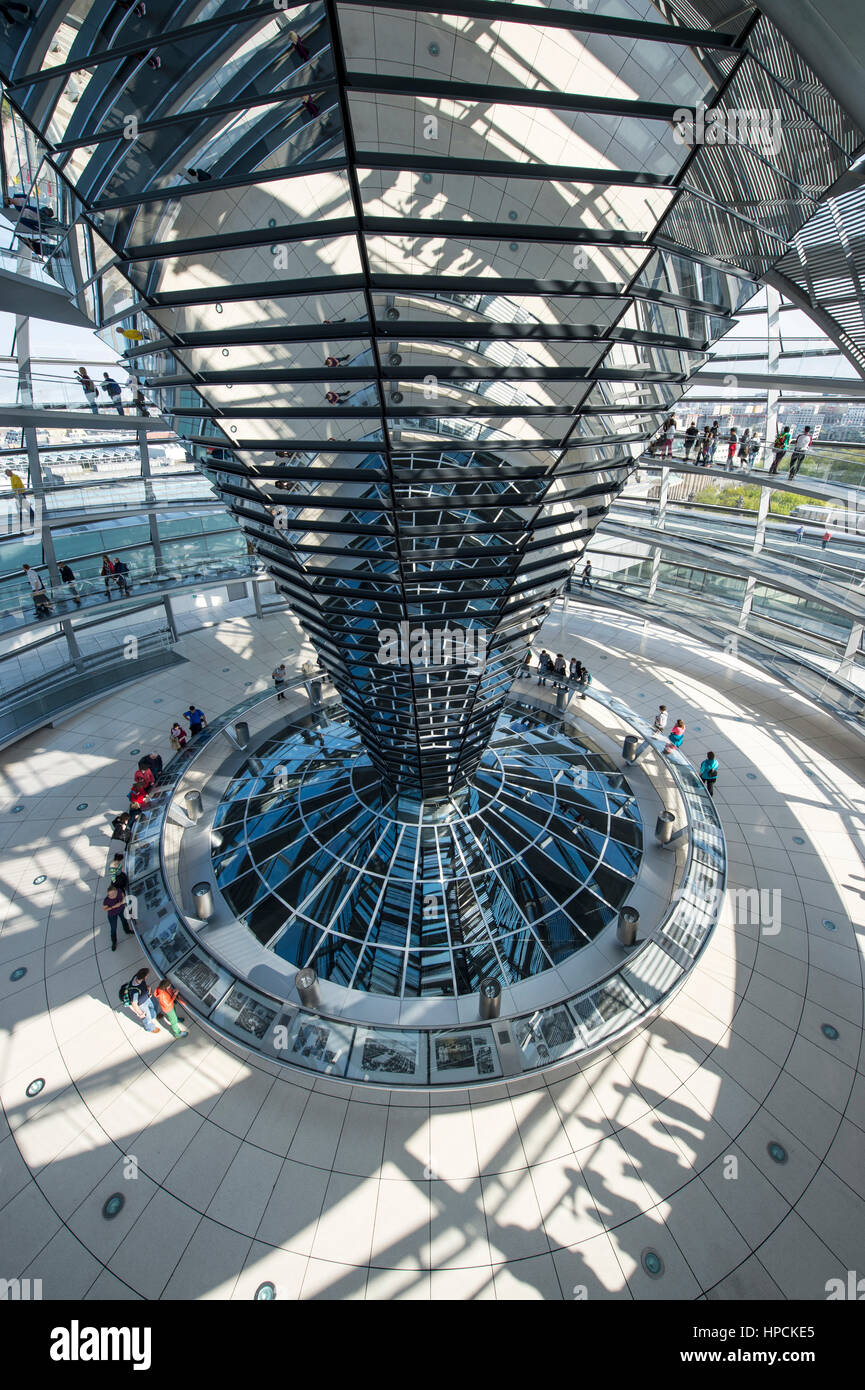 Berlin reichstag kuppel -Fotos und -Bildmaterial in hoher Auflösung – Alamy