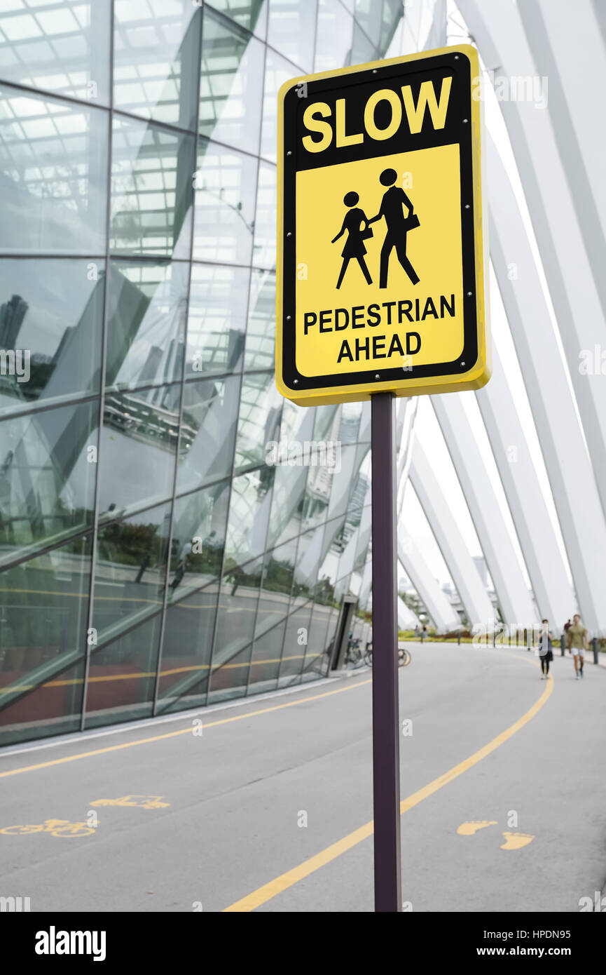 Bau gehweg zeichen -Fotos und -Bildmaterial in hoher Auflösung – Alamy