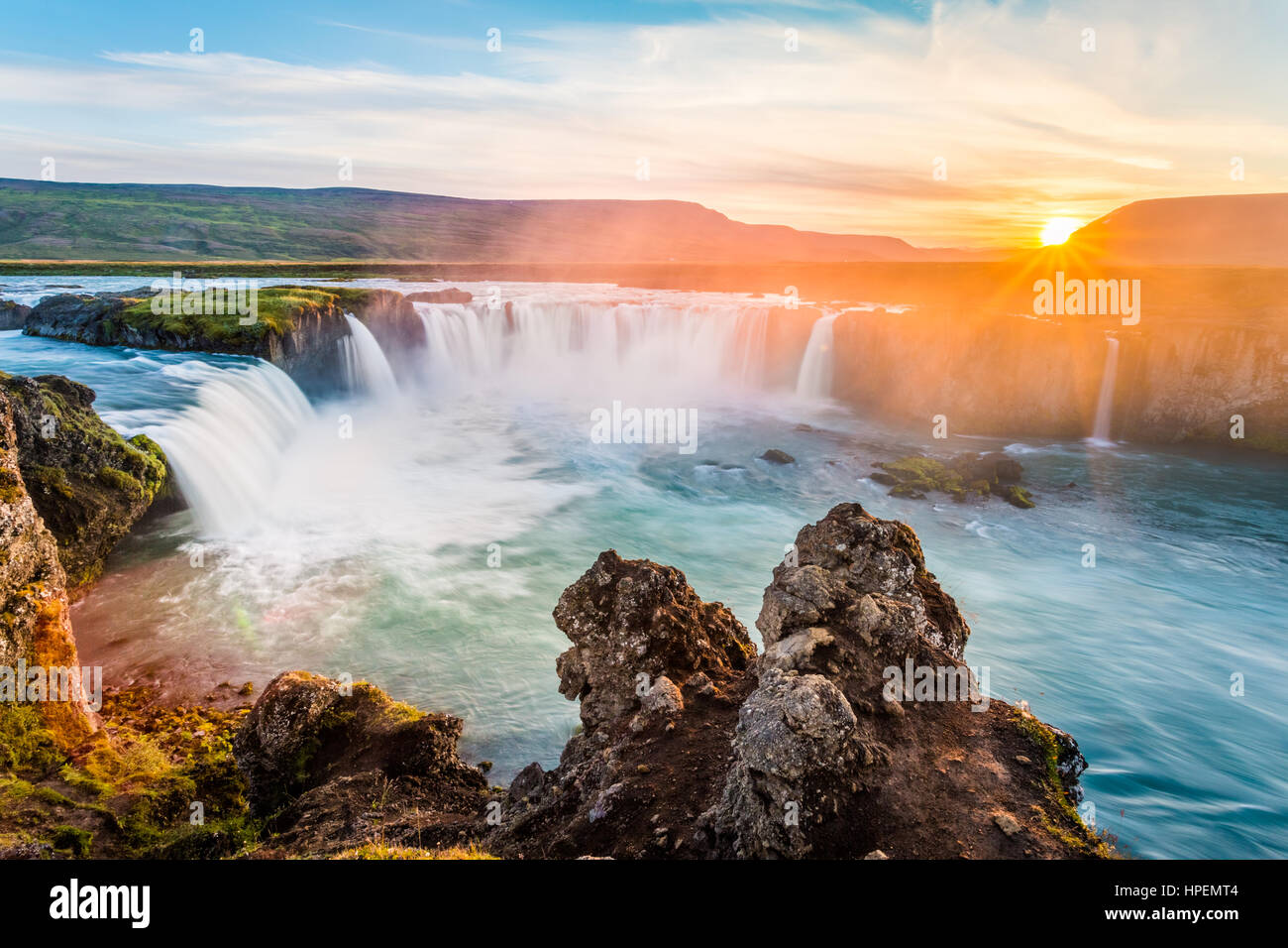 Godafoss, Myvatn, Island. der Wasserfall der Götter bei Sonnenuntergang ...