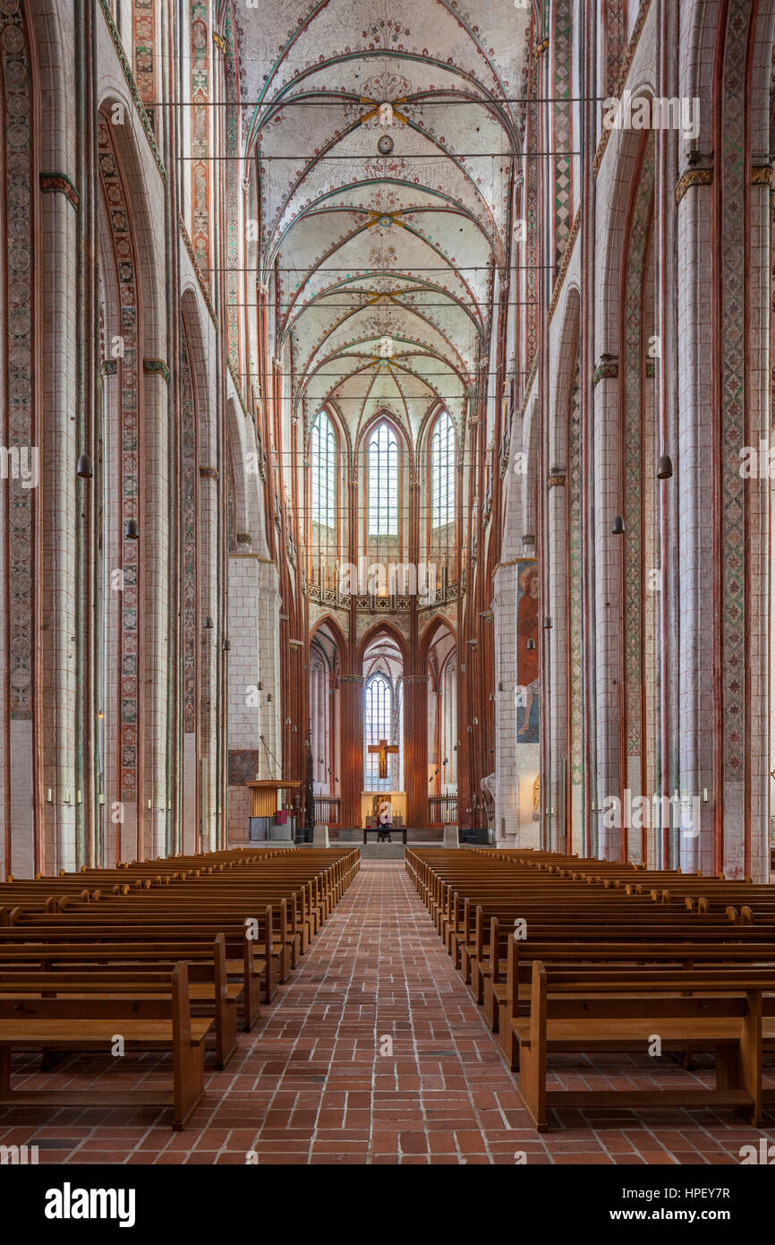 Innenansicht der Lübecker Marienkirche / St.-Marien-Kirche in Lübeck ...