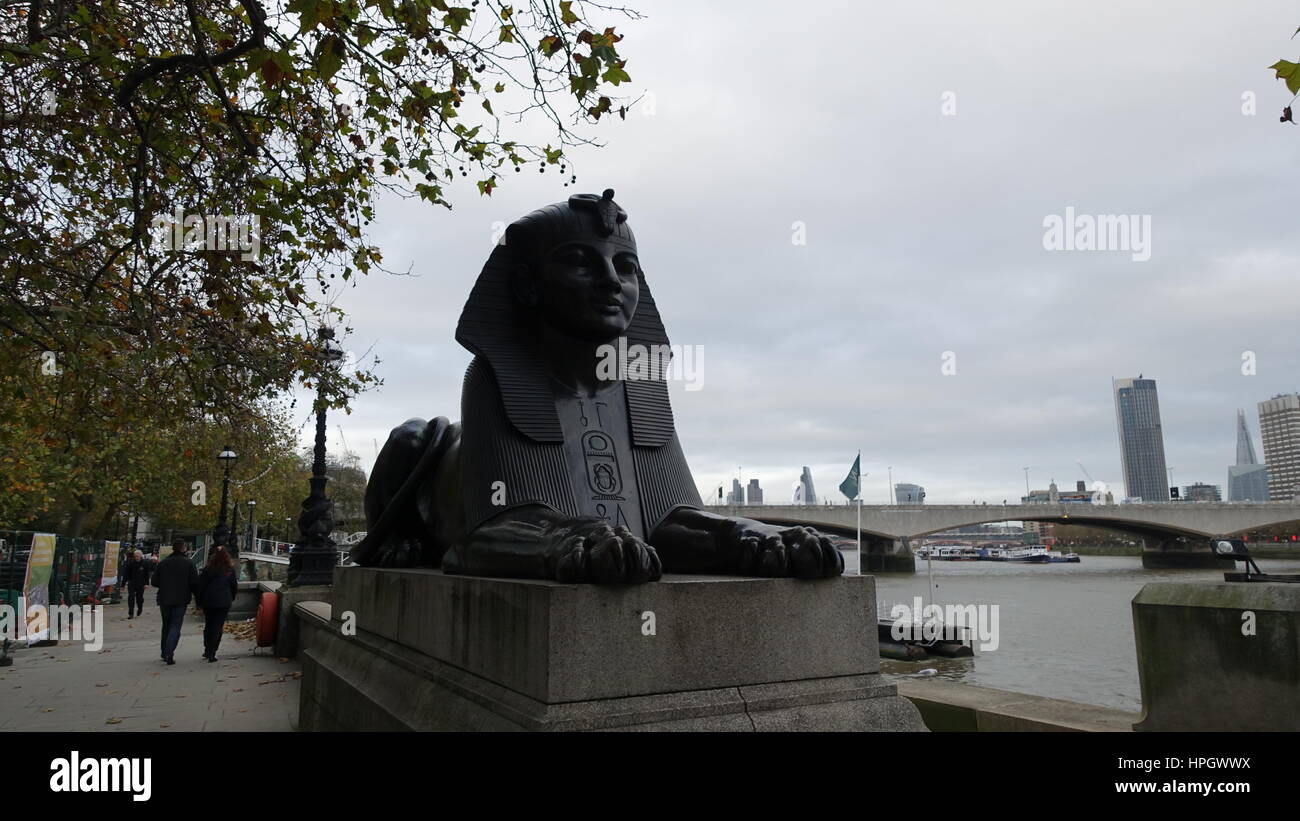 Sphinx-Statue in London, England Stockfotografie - Alamy