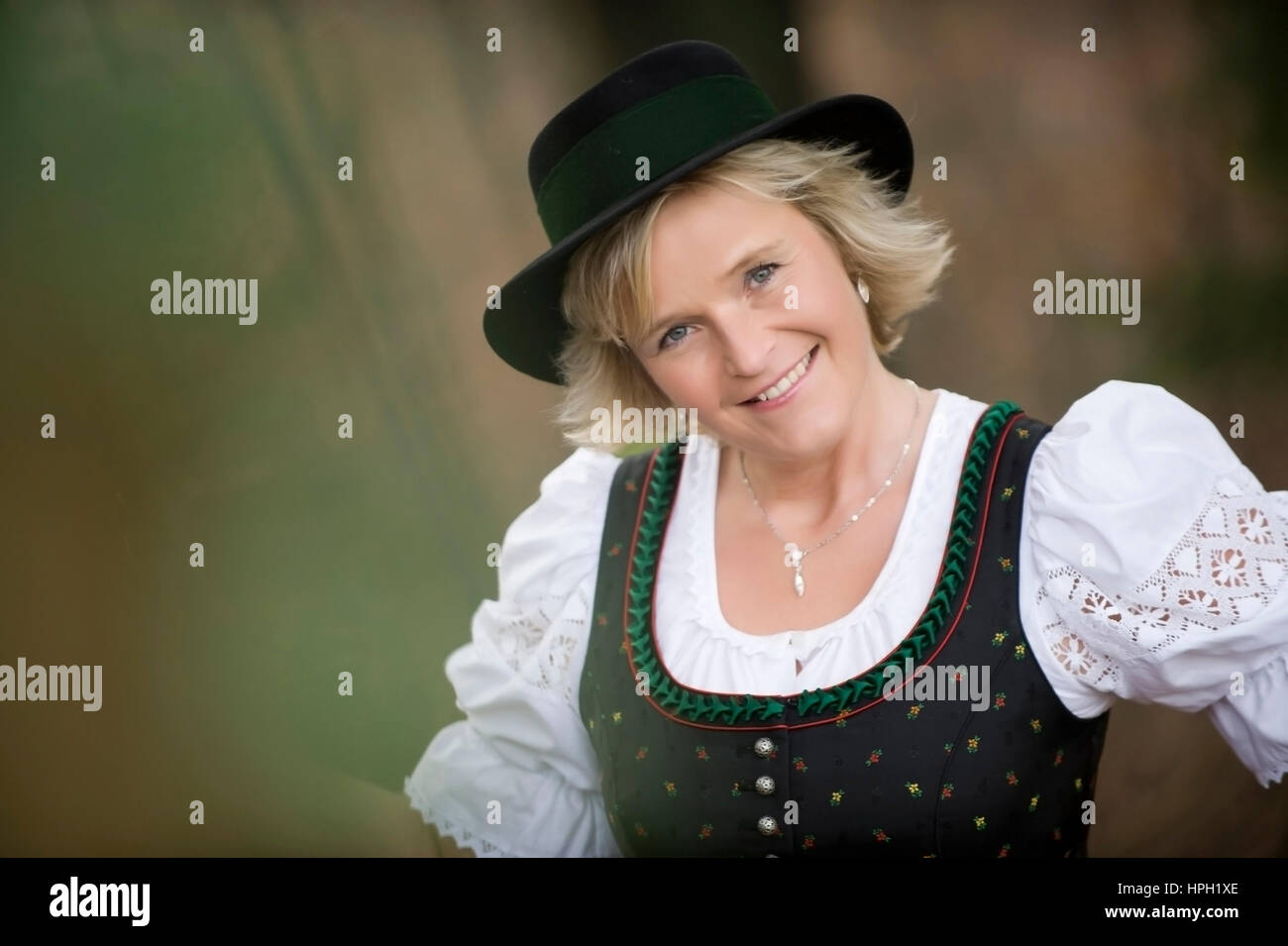 Model Release Frau In Tracht Frau In Traditioneller Tracht 1917