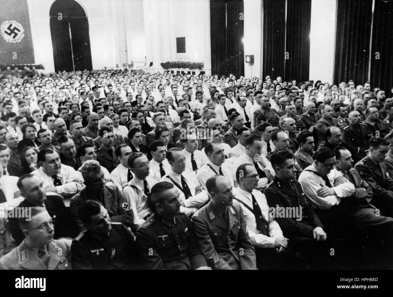 Appell des zweiten weltkriegs -Fotos und -Bildmaterial in hoher ...
