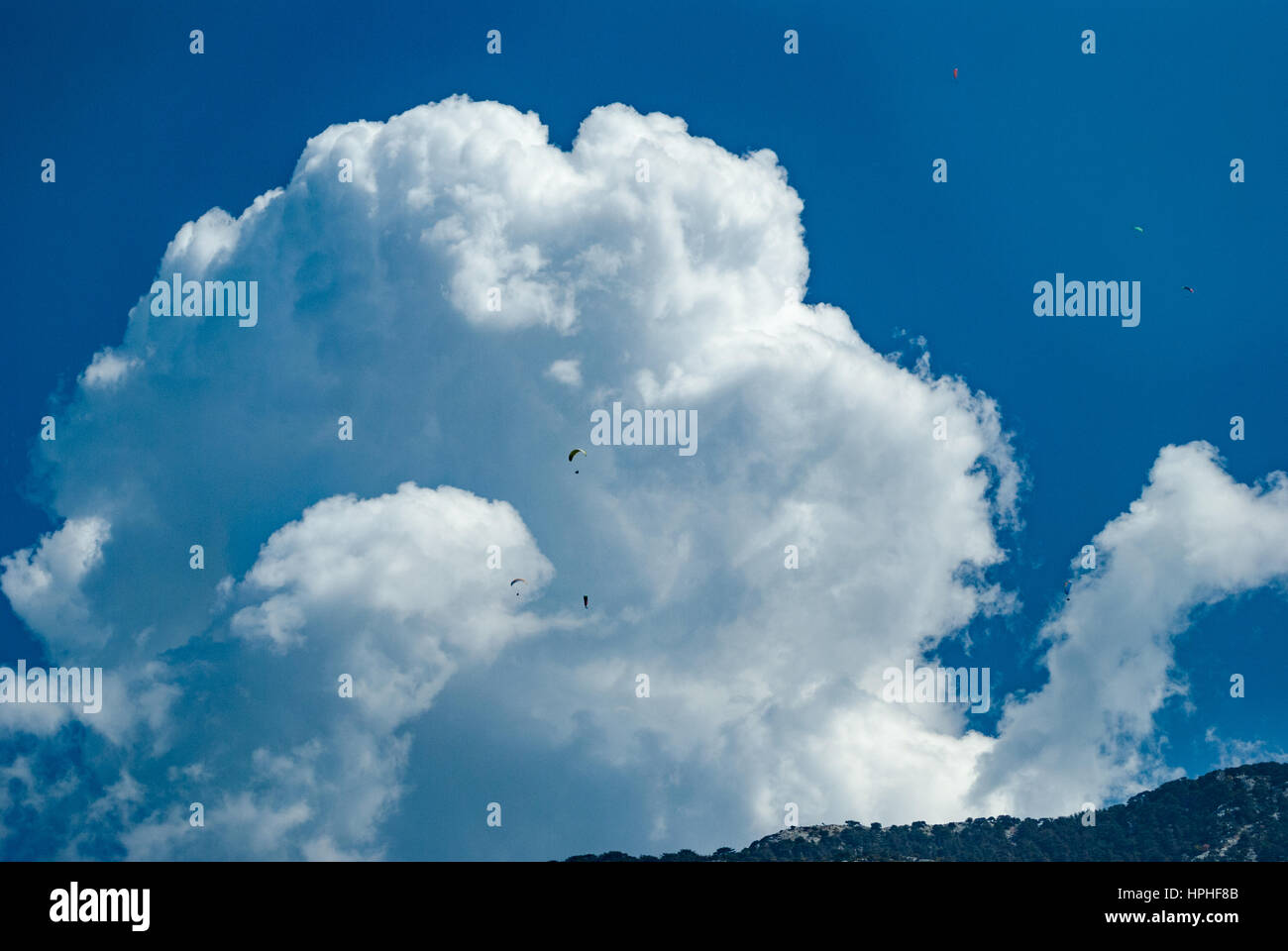 Cumulus cumulonimbus wolken wolken -Fotos und -Bildmaterial in hoher ...
