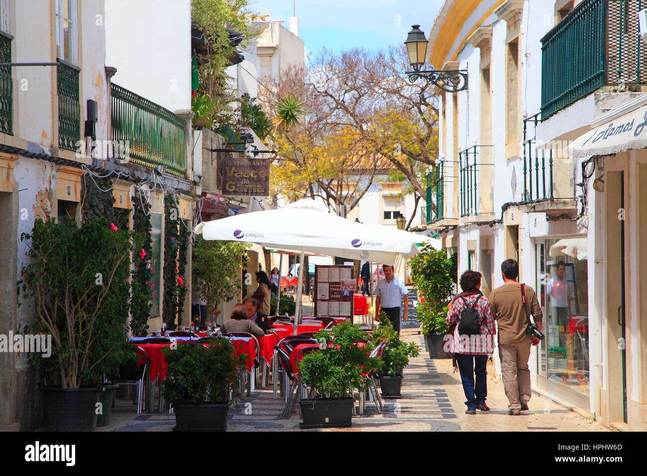 Algarve faro fußgängerzone in der stadt -Fotos und -Bildmaterial in ...