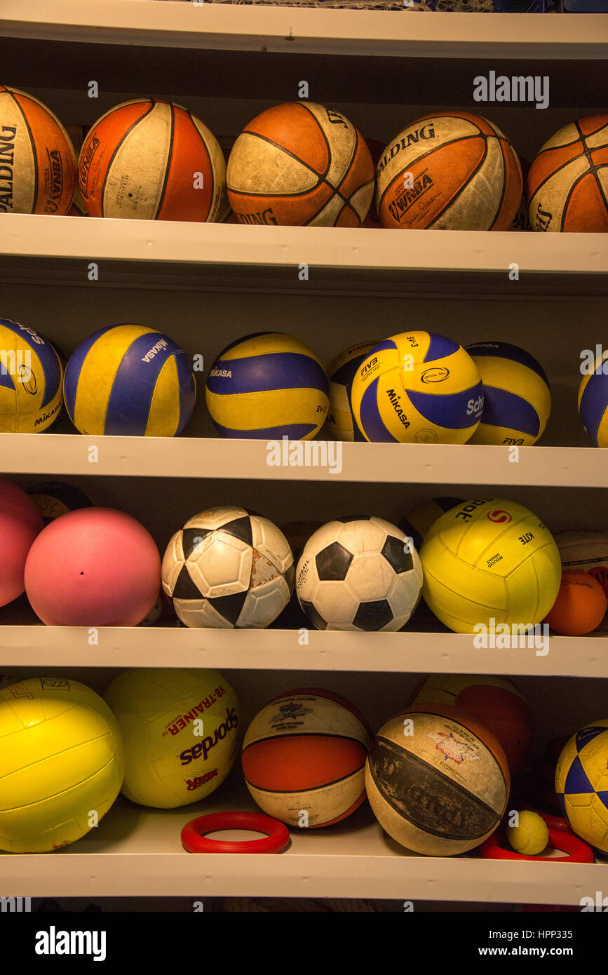 Set sports balls soccer basketball -Fotos und -Bildmaterial in hoher ...