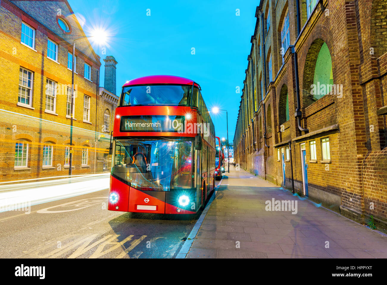 Kings cross bus -Fotos und -Bildmaterial in hoher Auflösung – Alamy