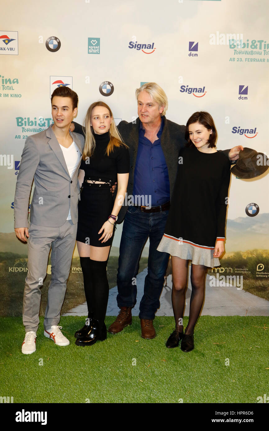 Bibi and tina -Fotos und -Bildmaterial in hoher Auflösung - Seite 3 - Alamy