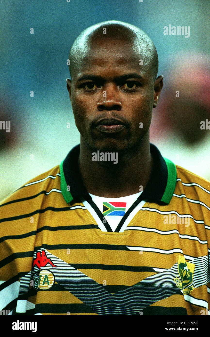 PHIL MASINGA Südafrika & LEEDS UNITED FC 8. Januar 1998 Stockfotografie ...