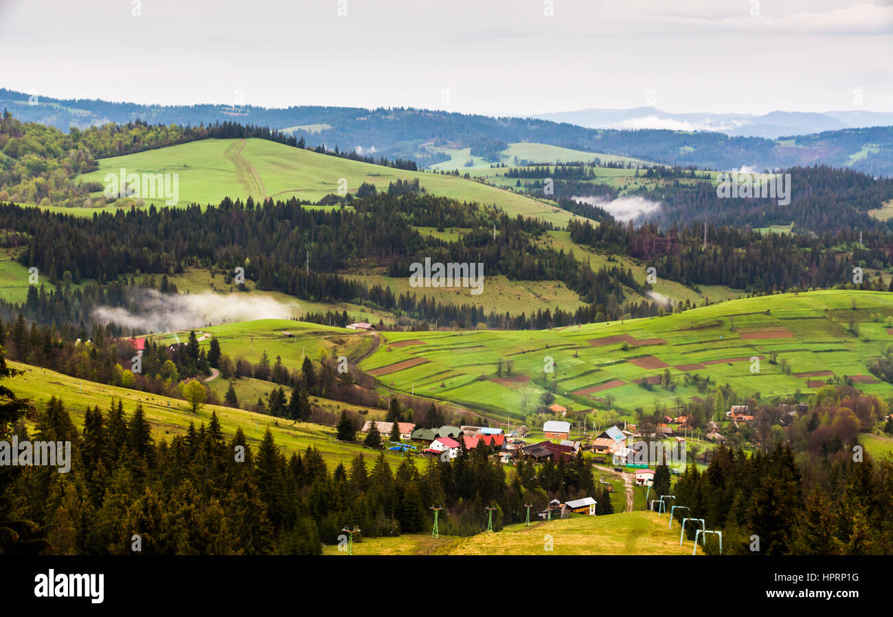 Nebelige regnerische landschaft -Fotos und -Bildmaterial in hoher ...