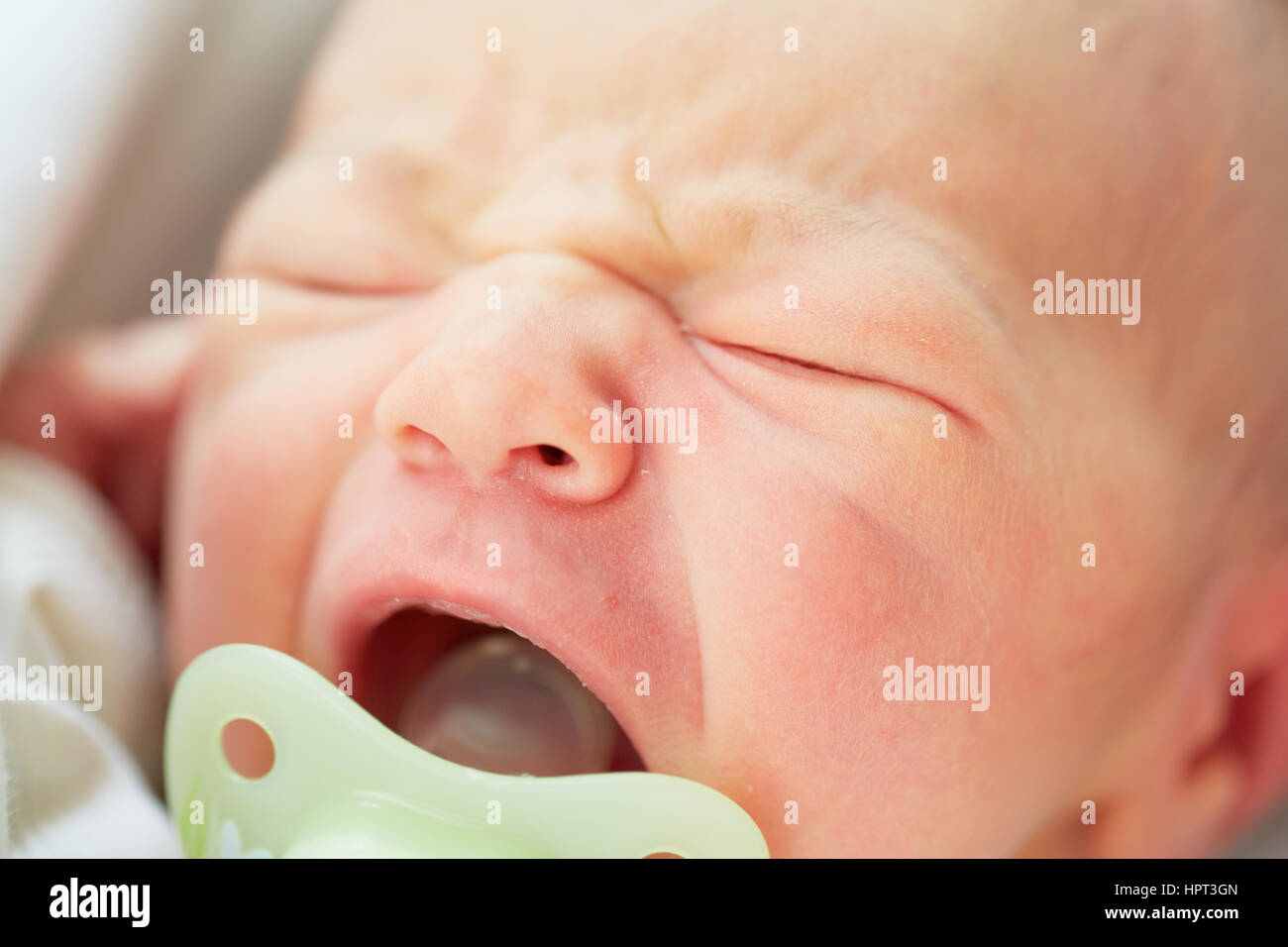 Newborn baby problem -Fotos und -Bildmaterial in hoher Auflösung – Alamy