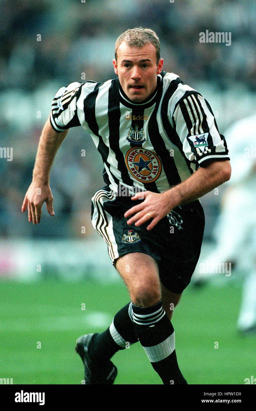Alan shearer 1998 -Fotos und -Bildmaterial in hoher Auflösung – Alamy