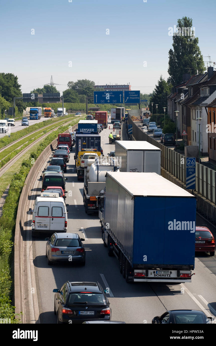 Stau auf der autobahn a40 im ruhrgebiet -Fotos und -Bildmaterial in ...