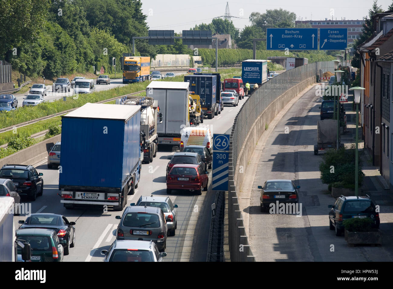 Stau auf der autobahn a40 im ruhrgebiet -Fotos und -Bildmaterial in ...