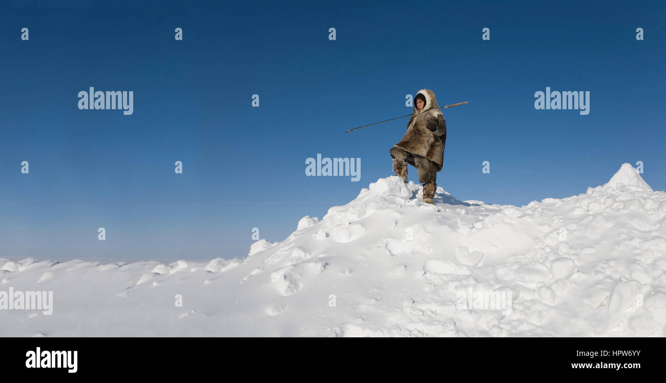 Inuit hunter and spear -Fotos und -Bildmaterial in hoher Auflösung – Alamy
