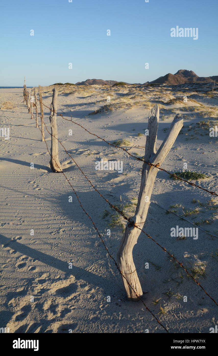 Einfacher zaun -Fotos und -Bildmaterial in hoher Auflösung – Alamy
