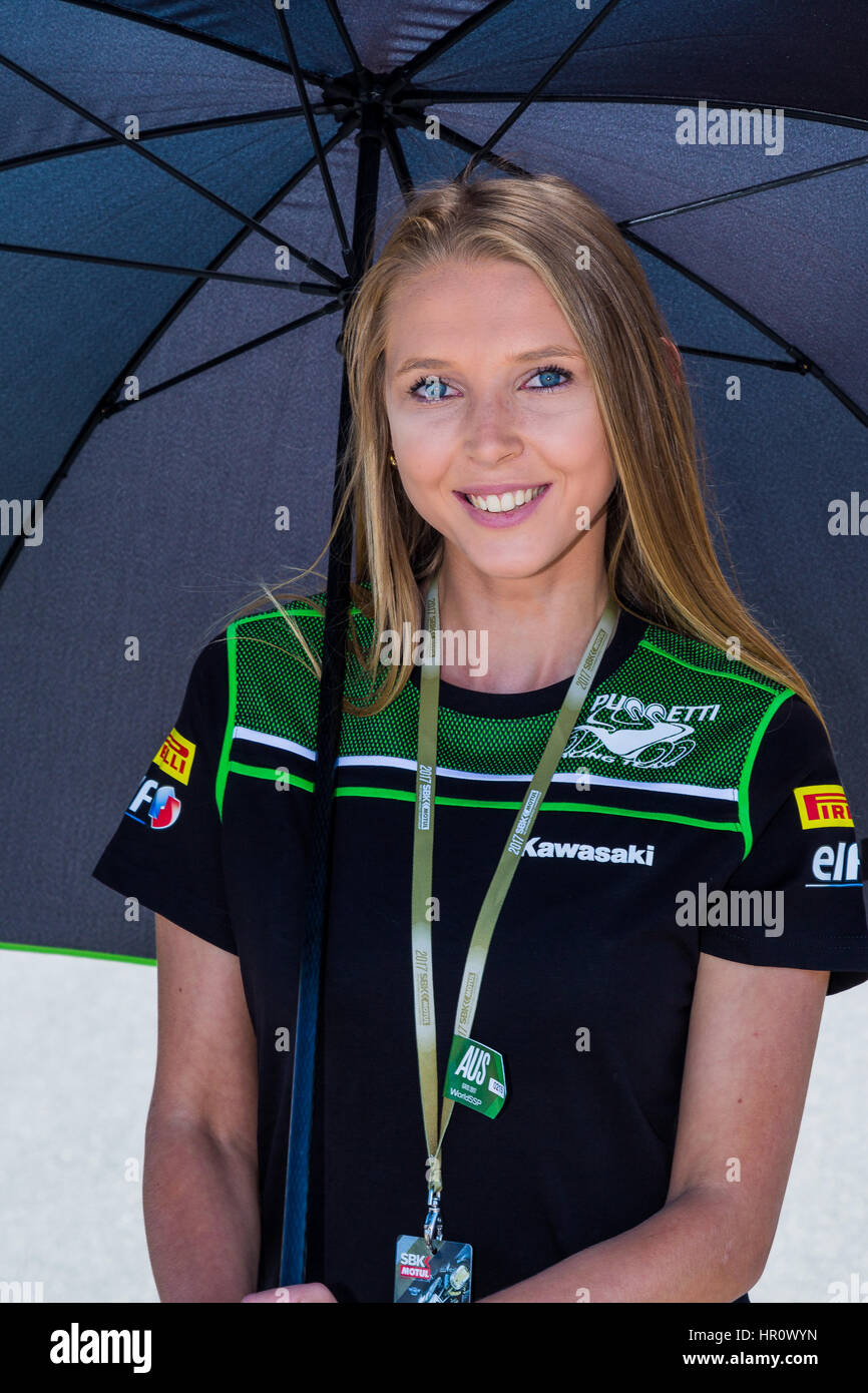Grid girls on track start -Fotos und -Bildmaterial in hoher Auflösung ...