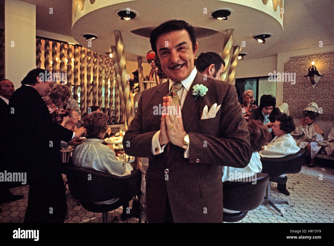 Teasy weasy friseur -Fotos und -Bildmaterial in hoher Auflösung – Alamy