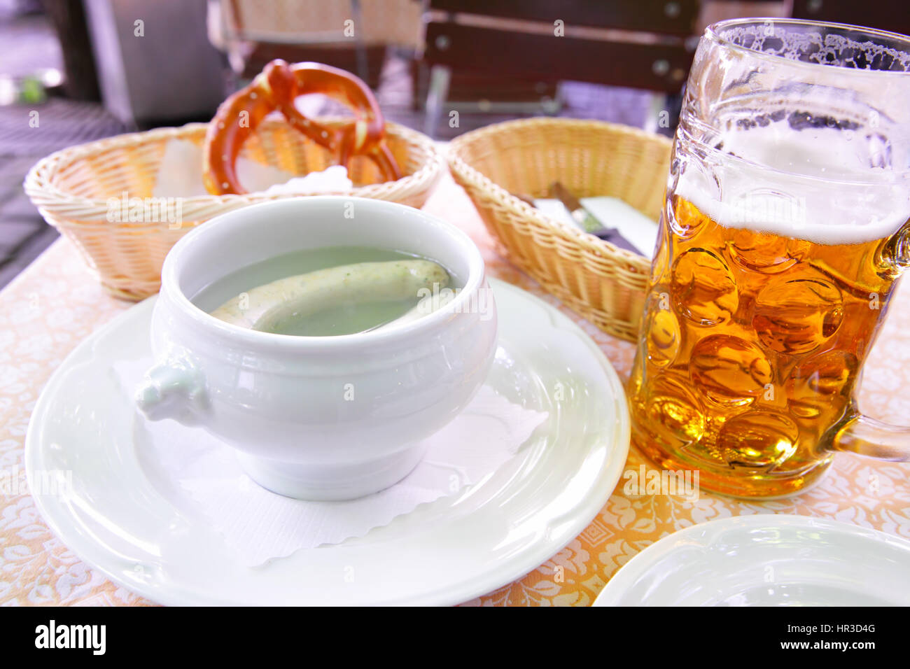 Bayerische wurst brezel deutsches essen -Fotos und -Bildmaterial in ...