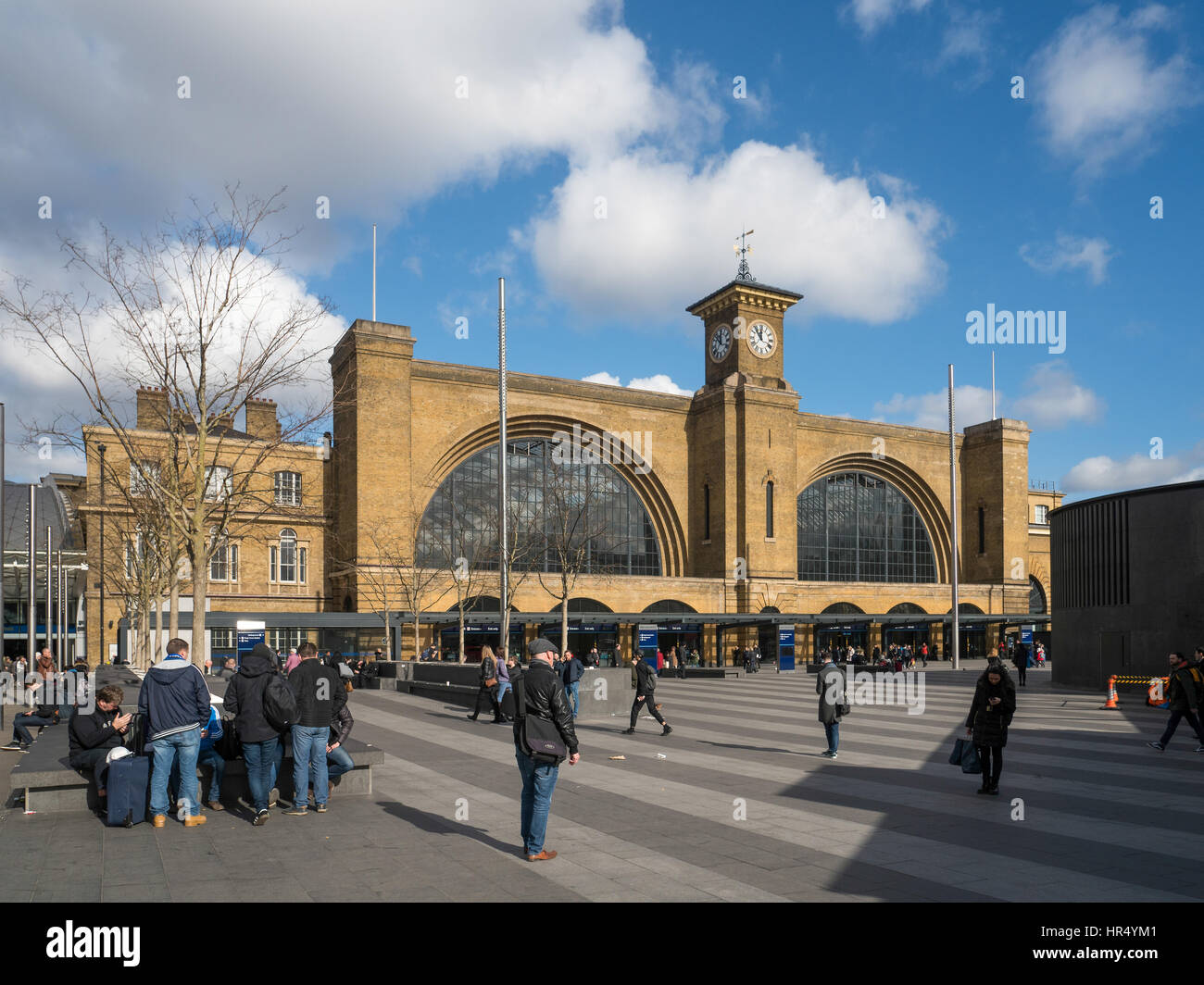 Kings cross station facade -Fotos und -Bildmaterial in hoher Auflösung ...