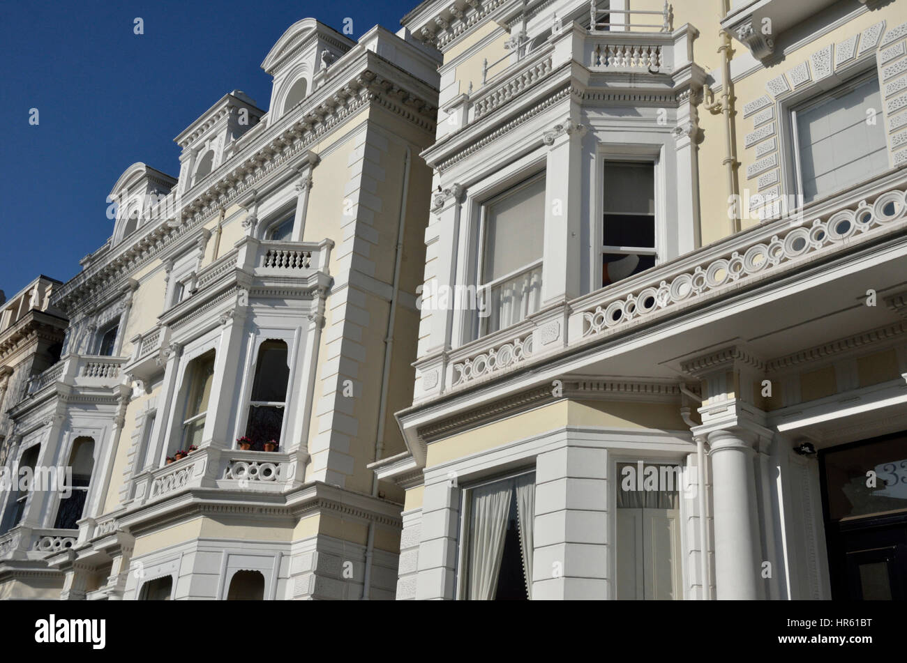 Weiße viktorianische häuser -Fotos und -Bildmaterial in hoher Auflösung ...