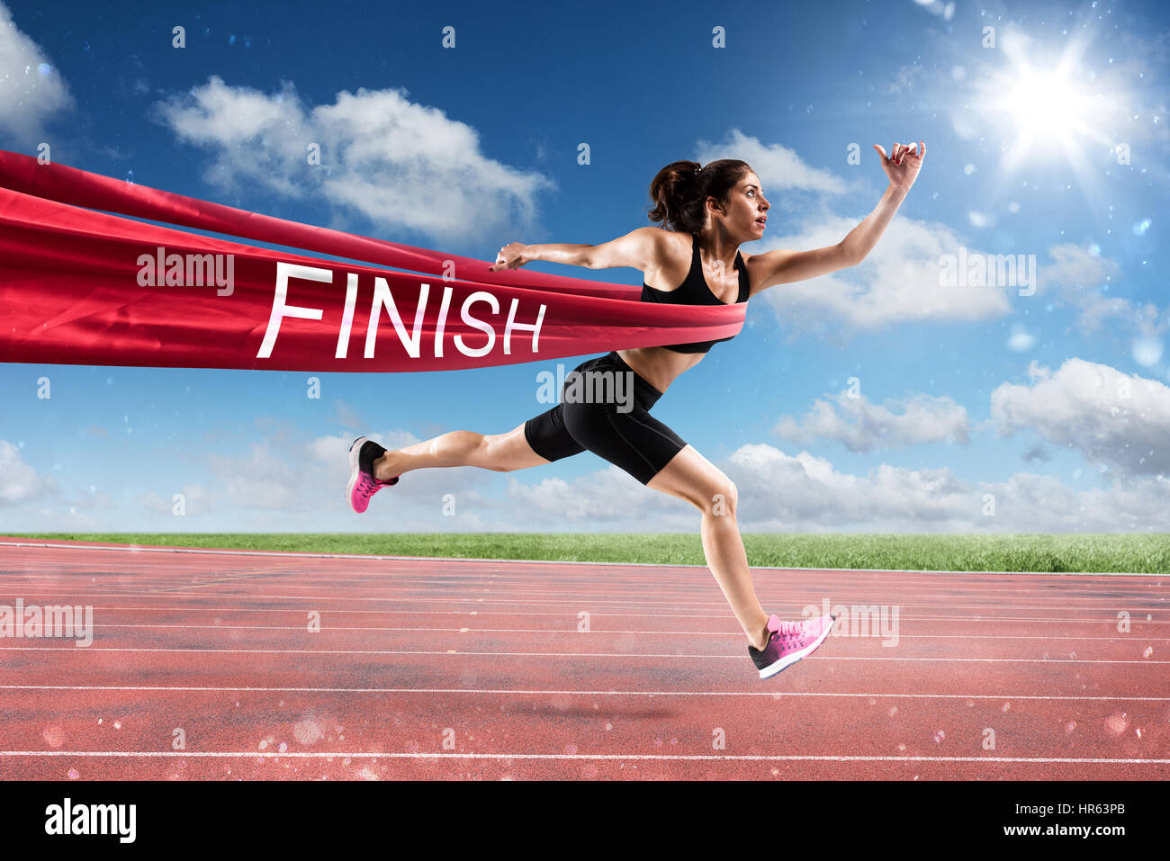 Gewinner Frau Läufer auf der Zielgeraden Stockfotografie - Alamy