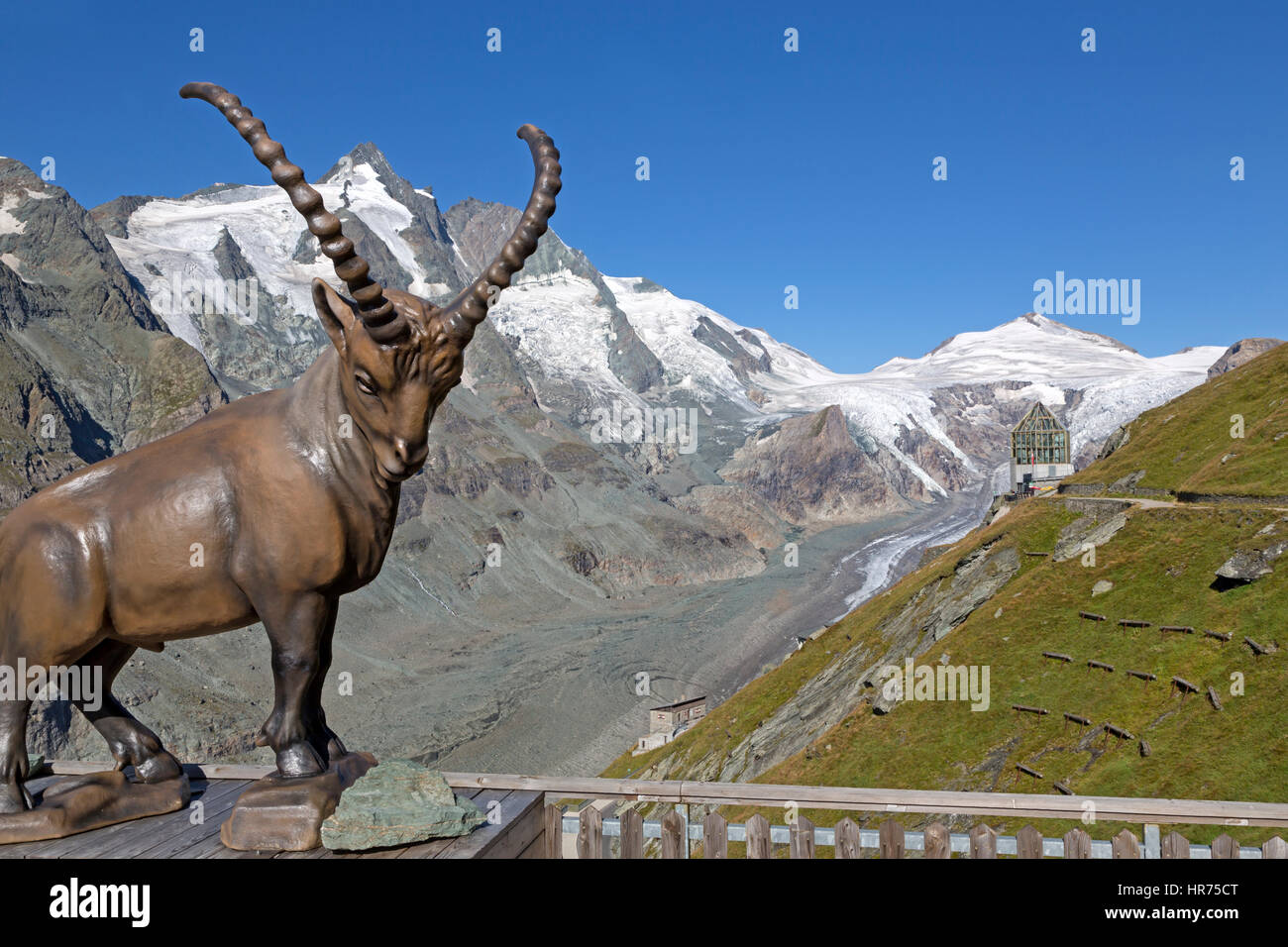 Statue di capra -Fotos und -Bildmaterial in hoher Auflösung – Alamy