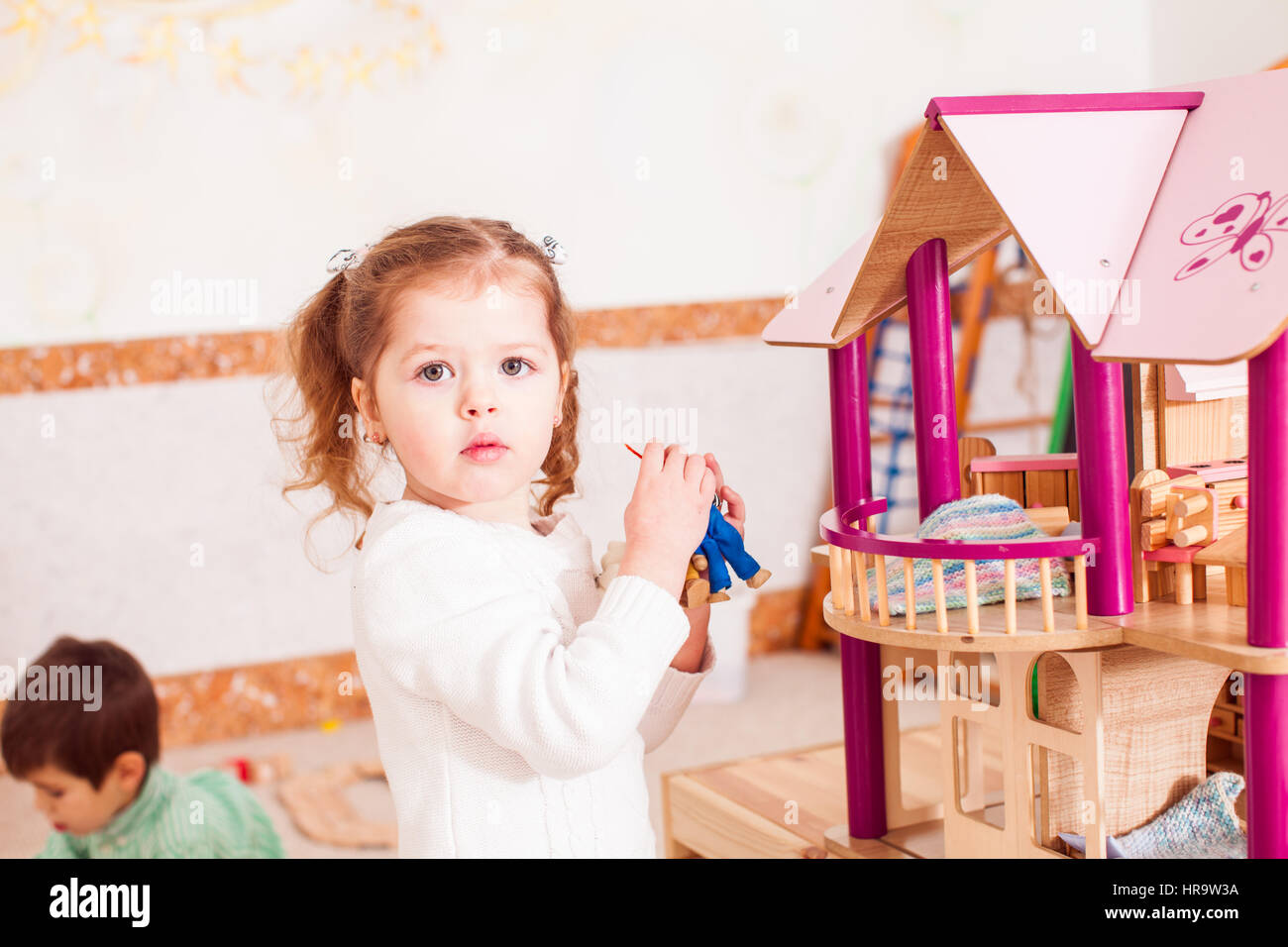 Puppenbox spiel -Fotos und -Bildmaterial in hoher Auflösung – Alamy