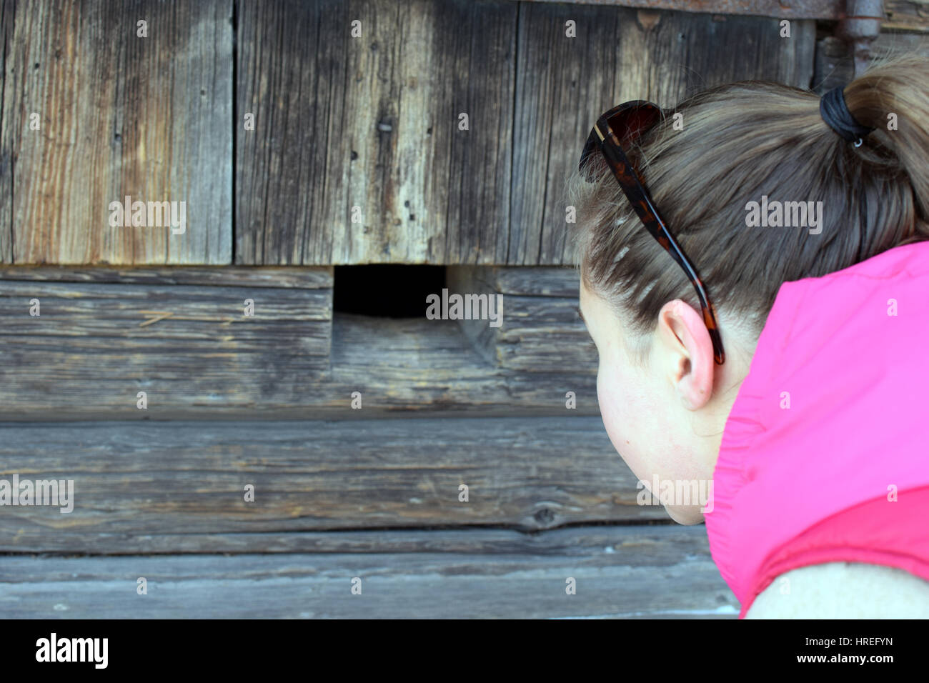 Loch durch die wand -Fotos und -Bildmaterial in hoher Auflösung – Alamy