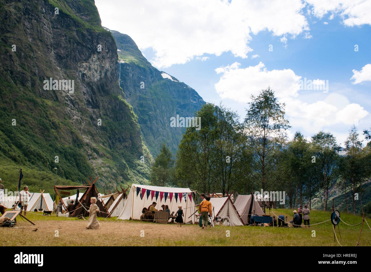 Wikinger kleidung -Fotos und -Bildmaterial in hoher Auflösung – Alamy