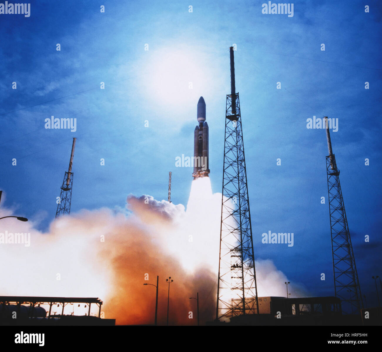 Trager rakete -Fotos und -Bildmaterial in hoher Auflösung – Alamy