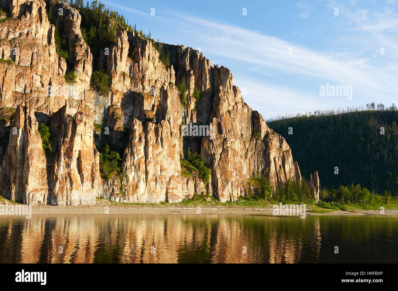 Lena-Säulen Naturpark, Blick vom Fluss Lena, nationales Erbe der ...