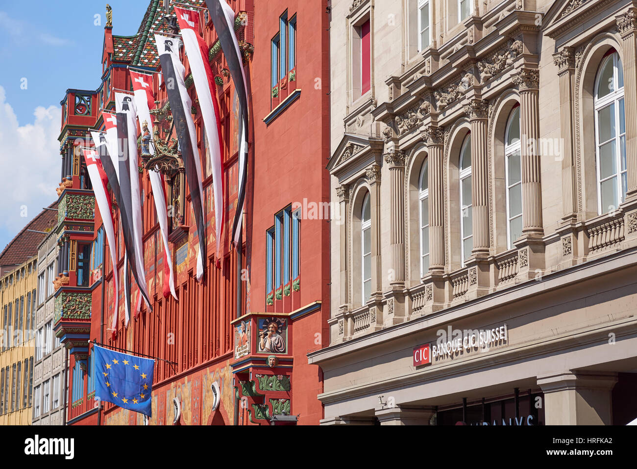 Detailansicht des Basler Rathauses (Rathaus) in einer Reihe von schönen ...