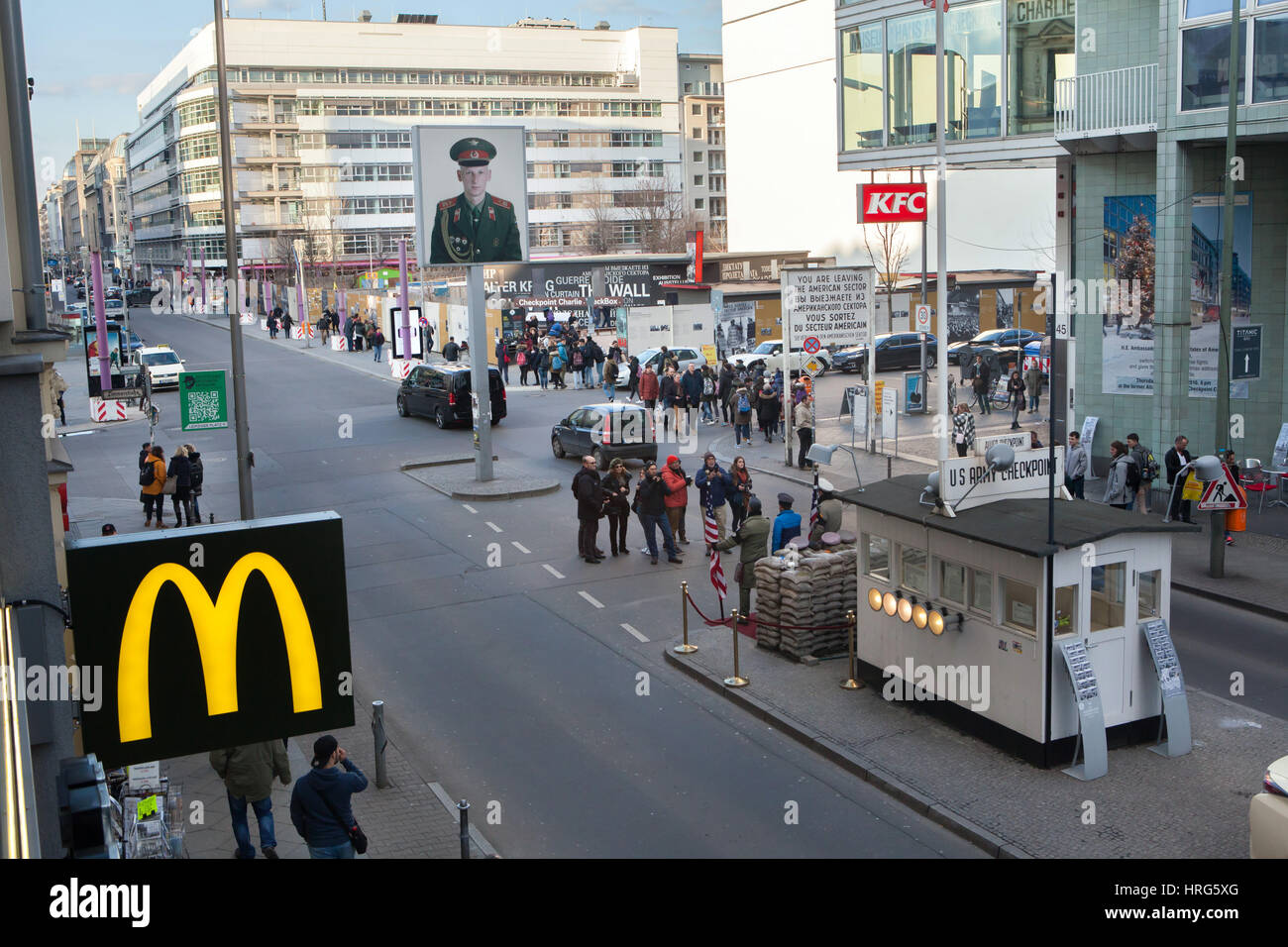 Checkpoint charlie restaurant -Fotos und -Bildmaterial in hoher ...