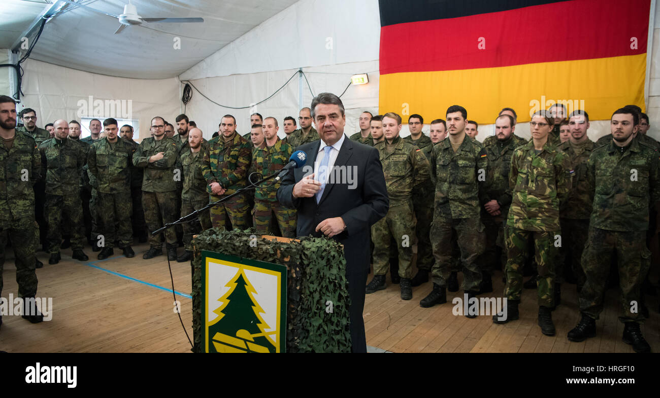 Rukla, Litauen. 2. März 2017. Der deutsche Außenminister Sigmar Gabriel ...