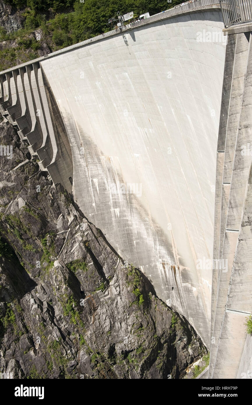 Staumauer Im Verzascatal, Tessin, Schweiz - Staumauer in Valle Verzasca ...