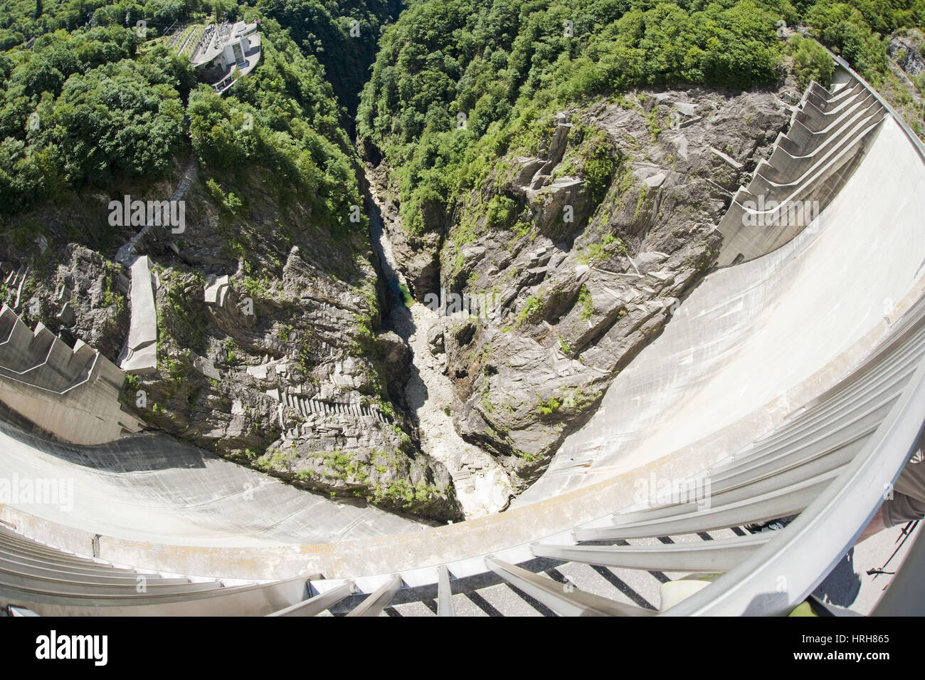 Staumauer im verzascatal tessin schweiz -Fotos und -Bildmaterial in ...