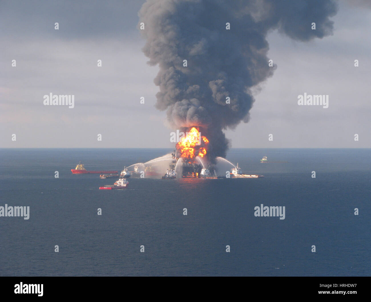 Deepwater horizon explosion -Fotos und -Bildmaterial in hoher Auflösung ...