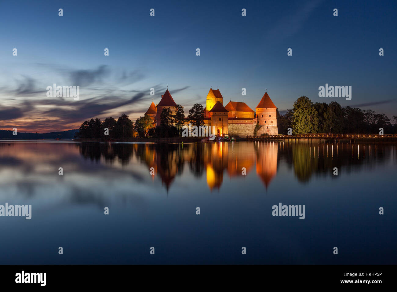 Historische burg und insel -Fotos und -Bildmaterial in hoher Auflösung ...