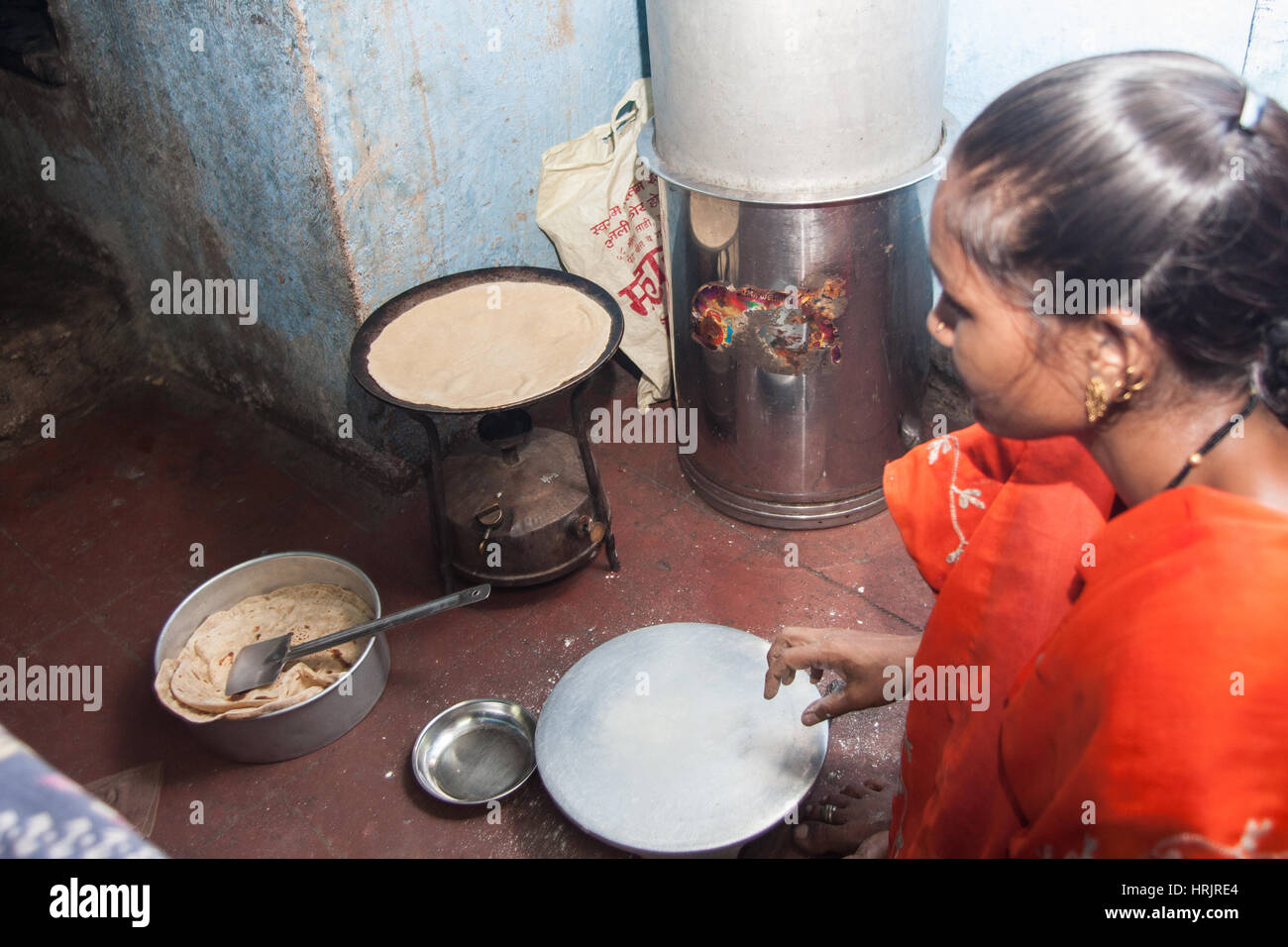 India slum cooking -Fotos und -Bildmaterial in hoher Auflösung – Alamy