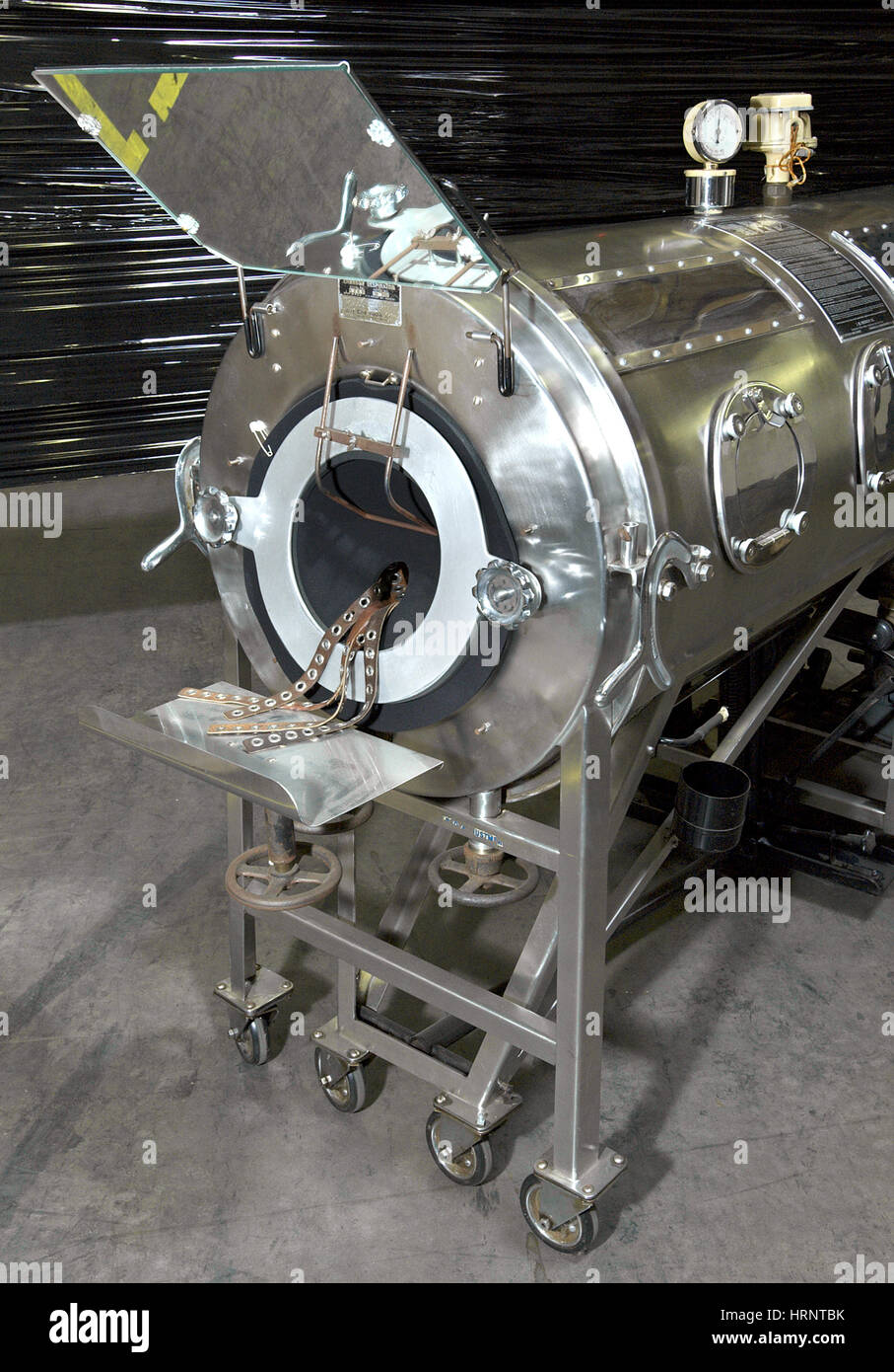 Iron lung polio -Fotos und -Bildmaterial in hoher Auflösung – Alamy
