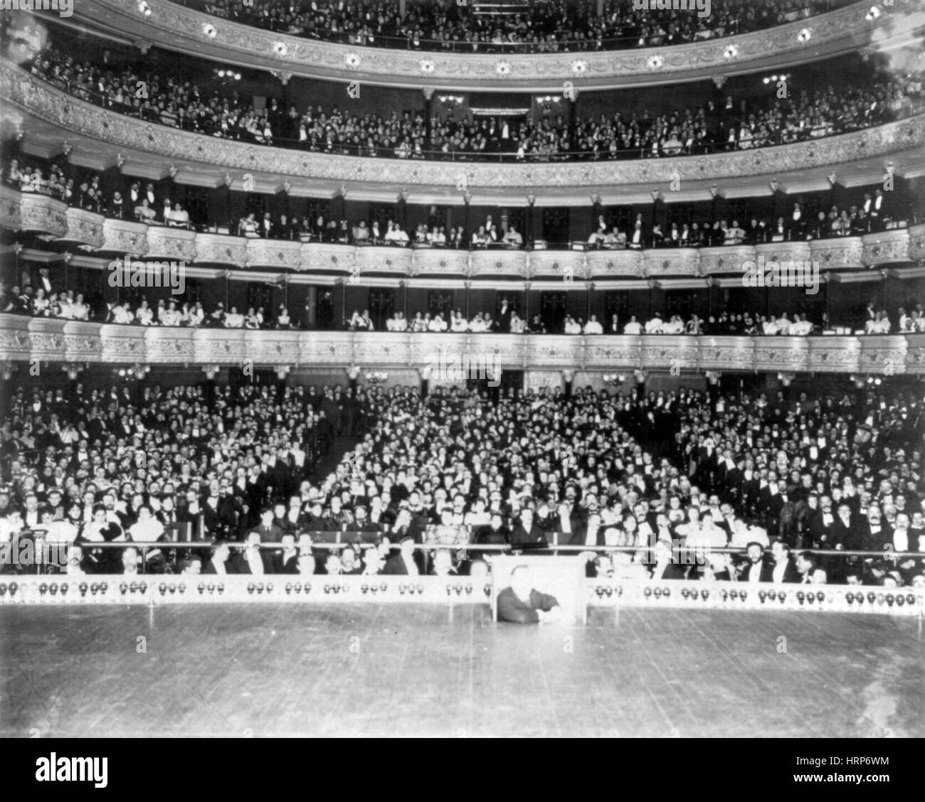 Opera audience -Fotos und -Bildmaterial in hoher Auflösung – Alamy